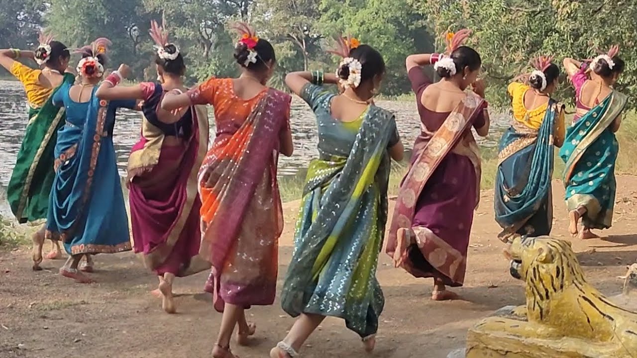 Tari hari na na Sua nach _Cover by Thakur family😍 - YouTube