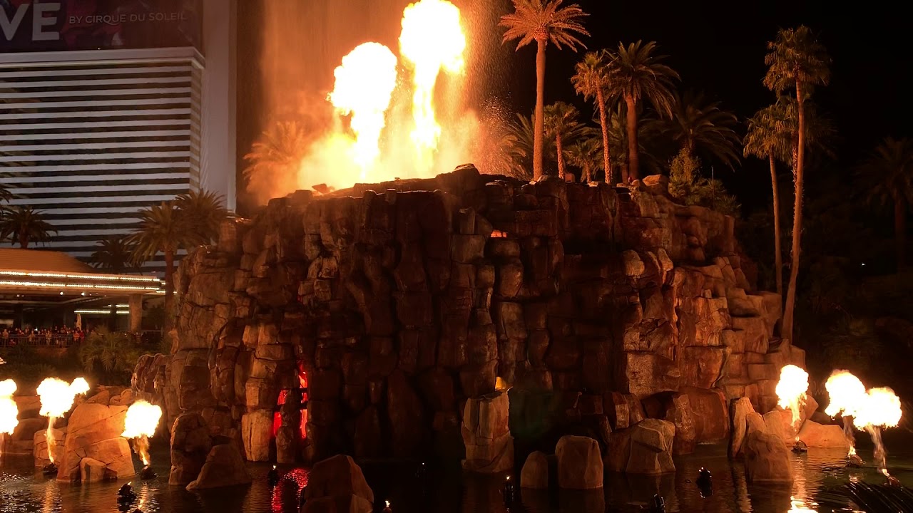 Mirage volcano ( after show announcements ) - YouTube