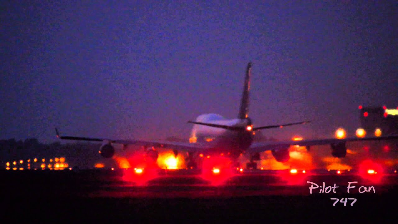 DELTA B747 take off @NRT 34L night - YouTube
