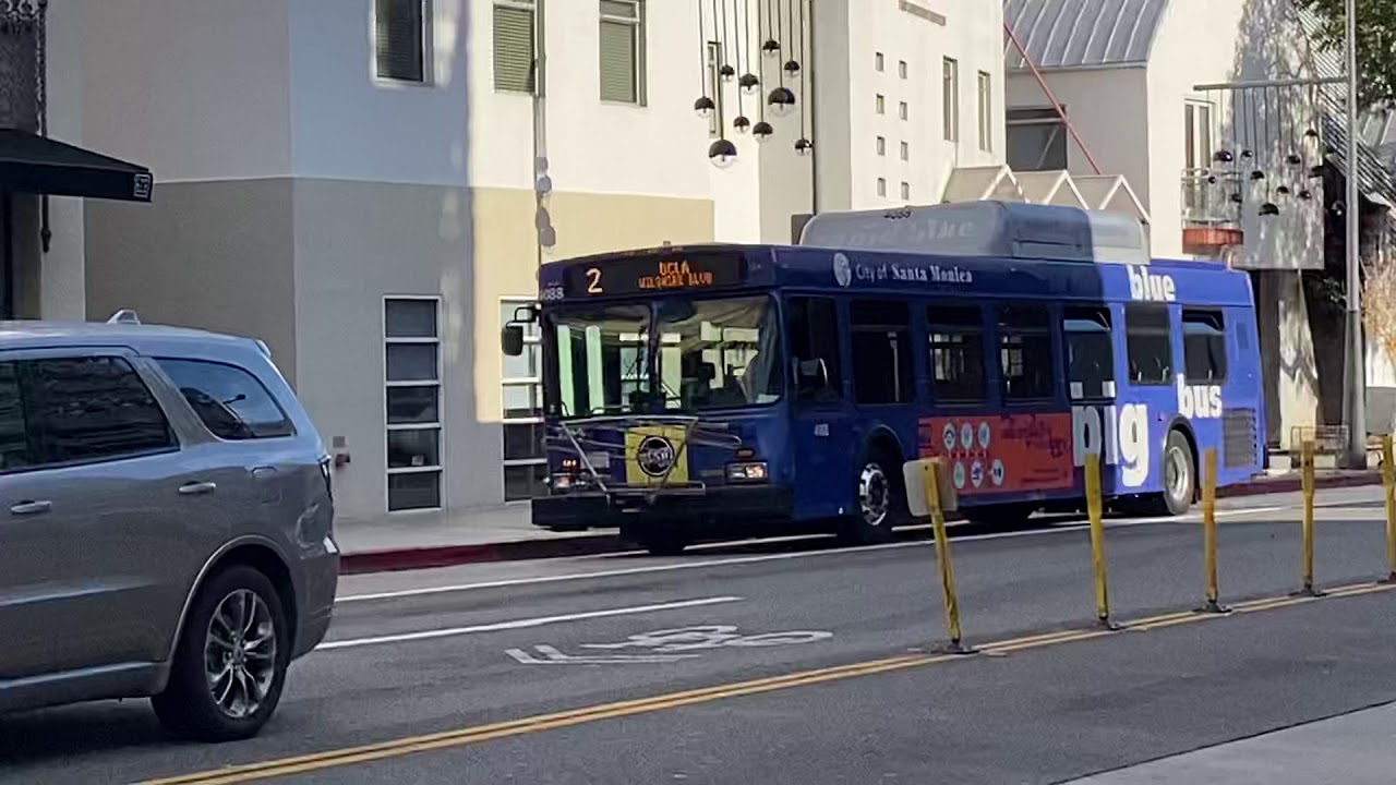 Santa Monica Big Blue Bus L40LF LNG #4088 And LACMTA New Flyer XN60 CNG ...