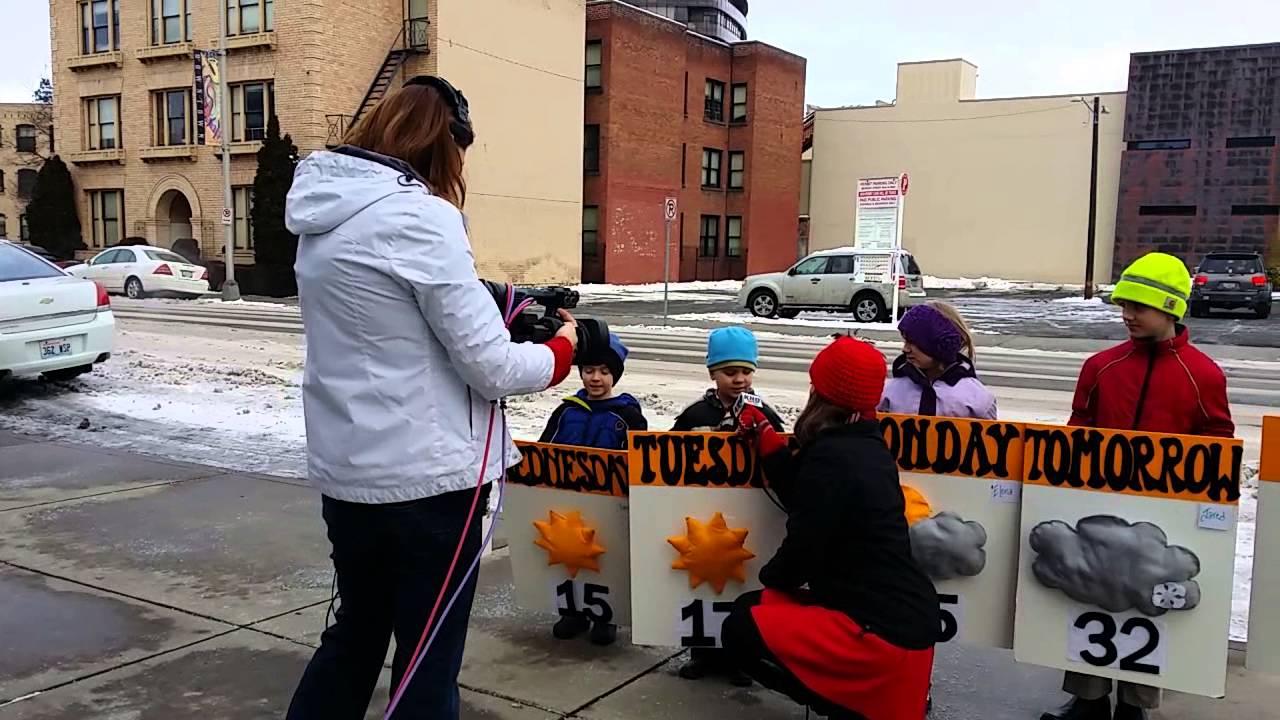 Kids as weather forecasters - YouTube