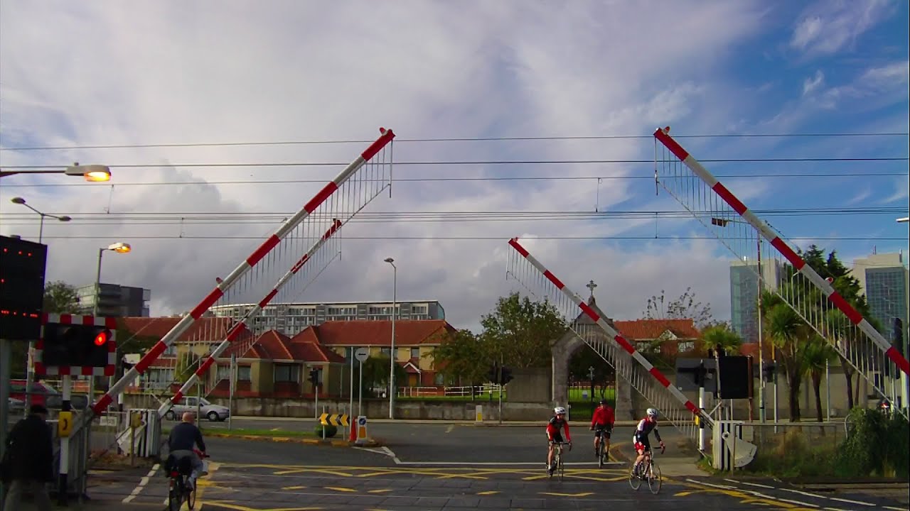 Level Crossing - 8520 Class Dart Train - YouTube