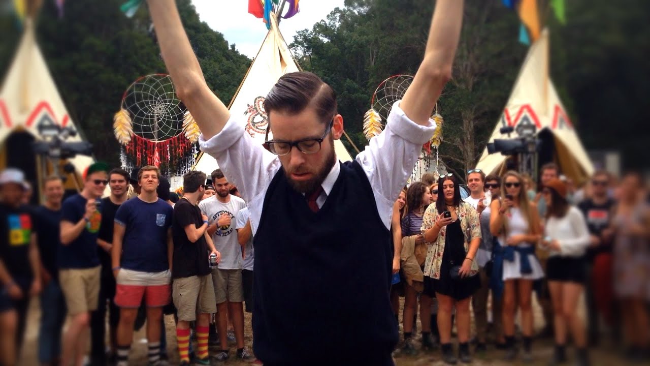 The Dancing Accountant does Splendour In The Grass 2014 - YouTube