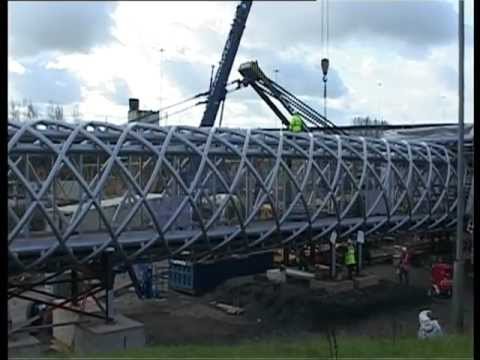 SH Structures - M8 Footbridge Lift - YouTube