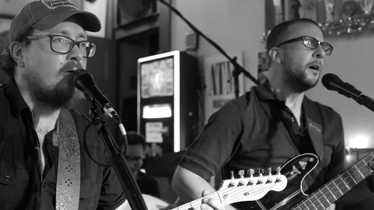 Lonesome by Elkhound (Live at Cousins Lounge) - YouTube