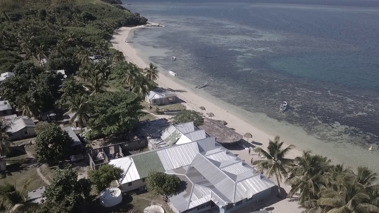 Mana Lagoon Backpackers - Mana Island - Fiji - YouTube