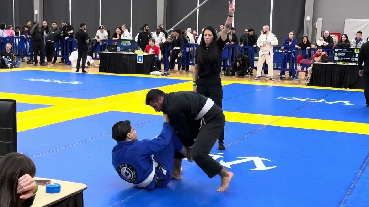 BJJ White Belt Competition rolling commentary - YouTube