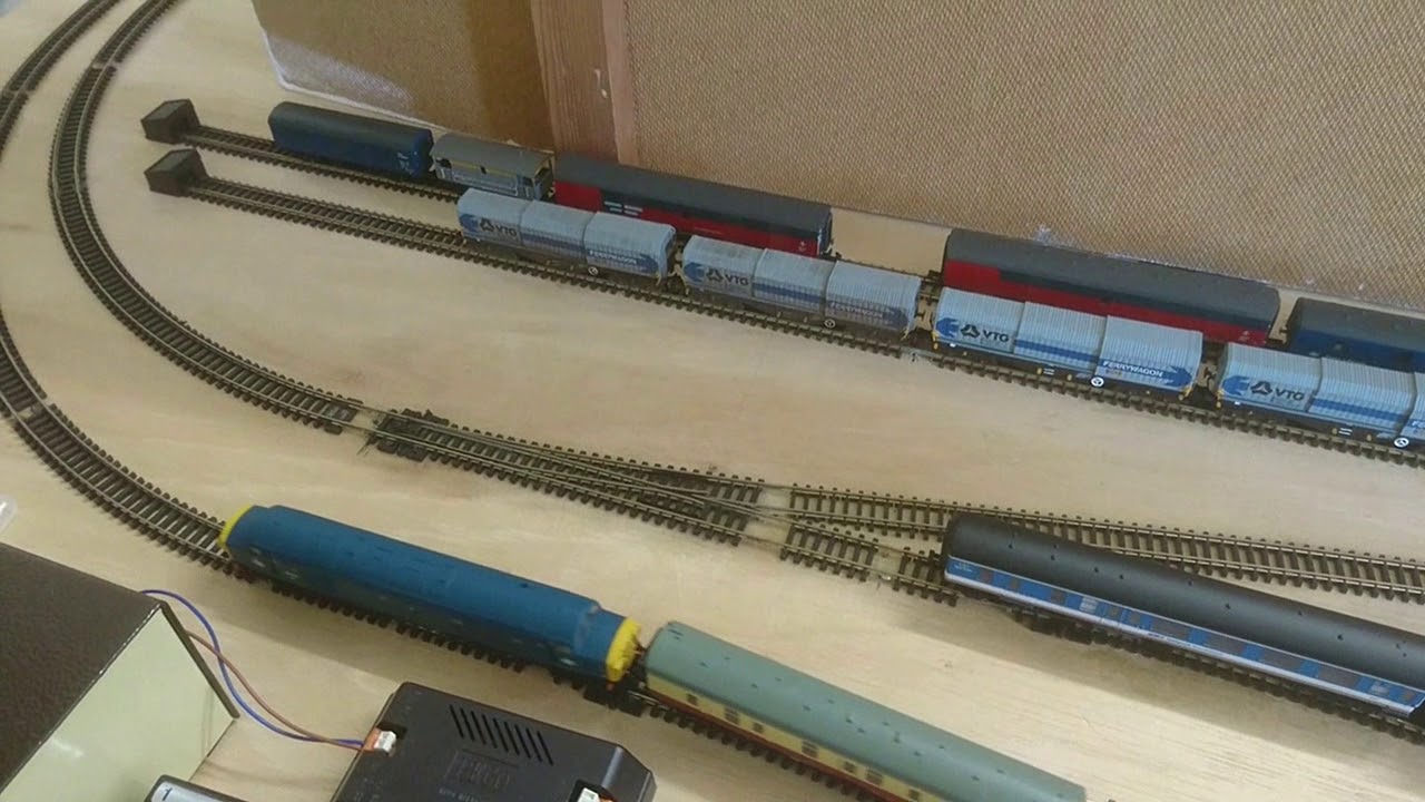 Graham Farish Class 40141 DCC sound running - YouTube