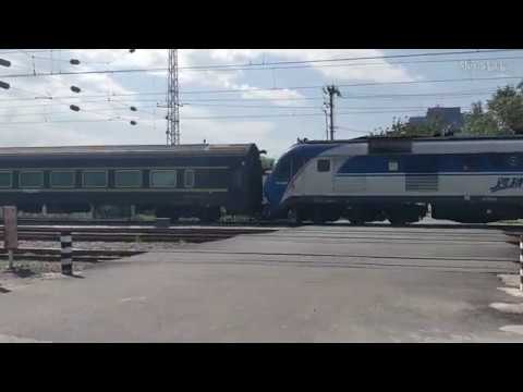 【铁路随拍(China Railway)】津沙直特Z208快速通过柳村道口 DF11G-0030/29 BSP产+国产25T混编 AC380V供电 - YouTube