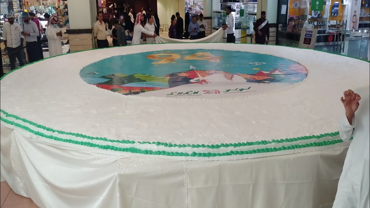 Wow Itna Bara Cake l Amazing & Biggest Cake I White Cake l Cake Design ...