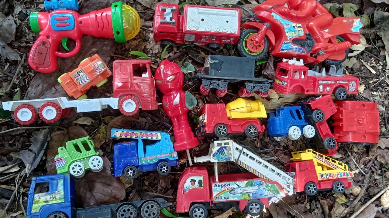 mencari mainan mobil anak anak lucu😀😀 - YouTube