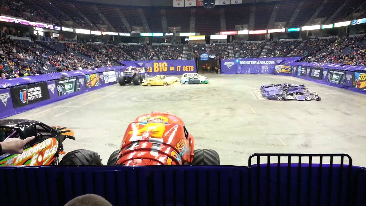 Monster jam monster trucks doing doughnuts - YouTube