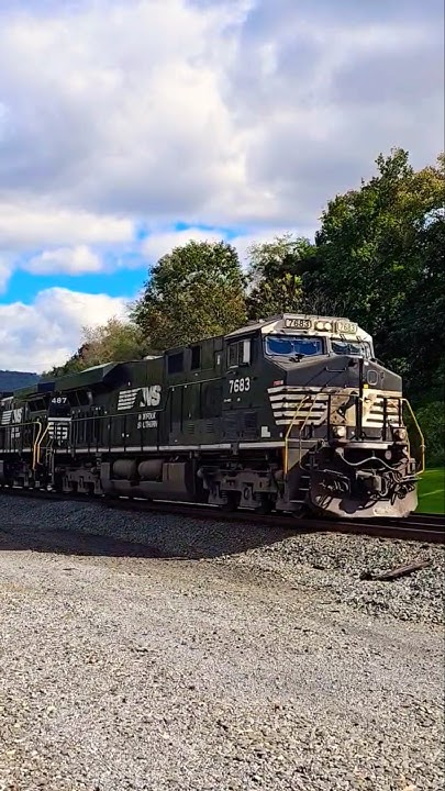 Norfolk Southern #7683 leads a 145 car manifest at Lewistown, PA (10/16/2024) - YouTube