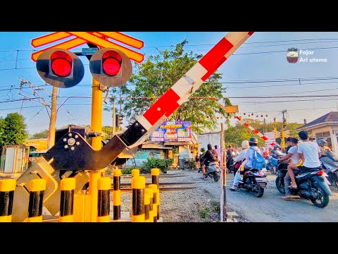 Railroad Crossing Indonesia | Heavy Traffic 3 (maintenance)