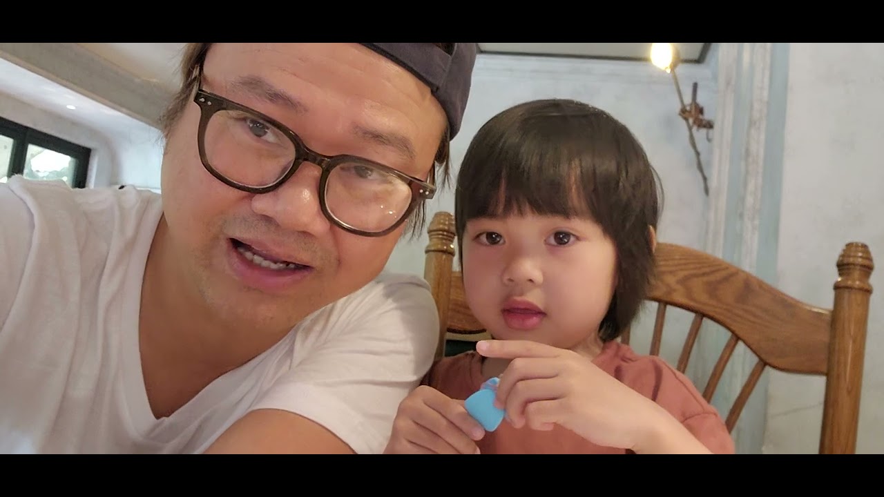 2 cha con ghé Quán Bún Gánh, Tiệm Cà Phê Cheese, Thảo Cầm Viên ...