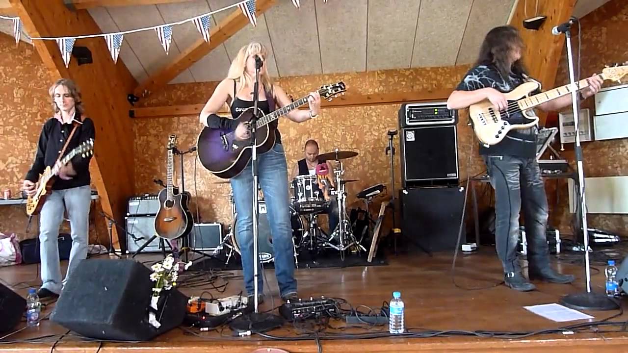 liane edwards en live - YouTube