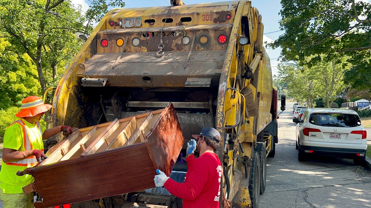 Capitol Waste Mack LEU Garbage Truck Packing Summer Bulky Trash - YouTube