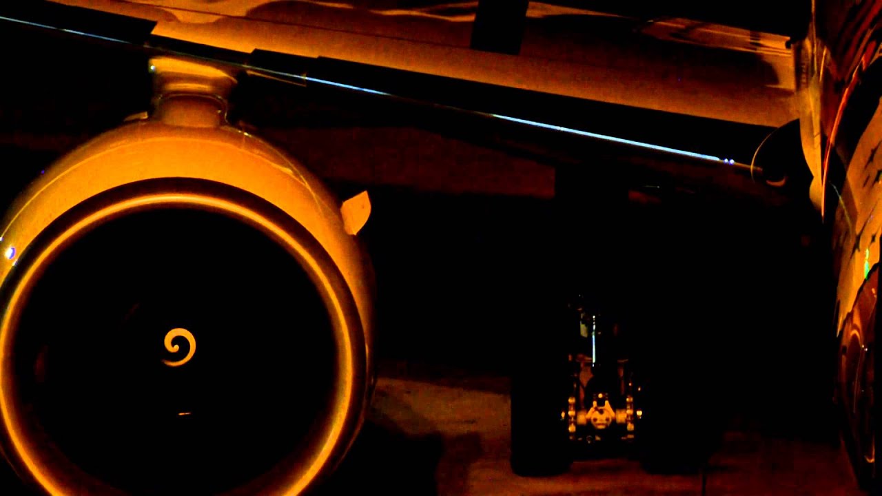 EVA Air BR51/52 777-36NER B-16722 arrival and departure from Houston ...