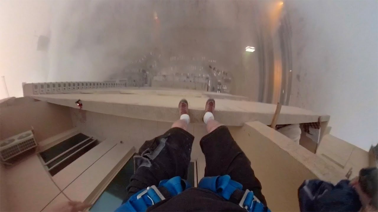 Man Base Jumps Off 29 Storey Building - YouTube