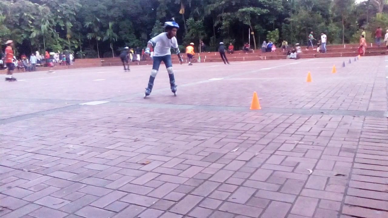 dekhun skating - YouTube