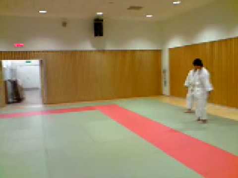 Mae Mawari Ukemi---Forward Rolling Breakfall - YouTube