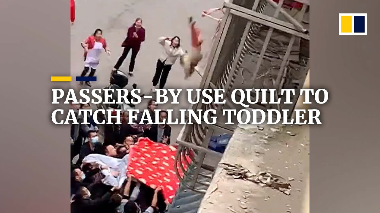 Passers-by use quilt to catch falling toddler in China - YouTube