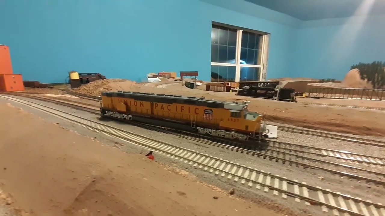 DDA 40 X on the D&J Railroad - YouTube