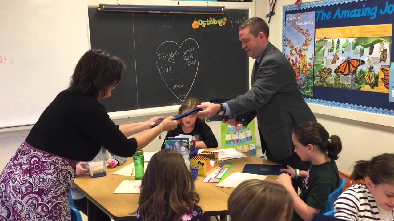 County Executive Neuhaus spends time with students at Willow Avenue ...