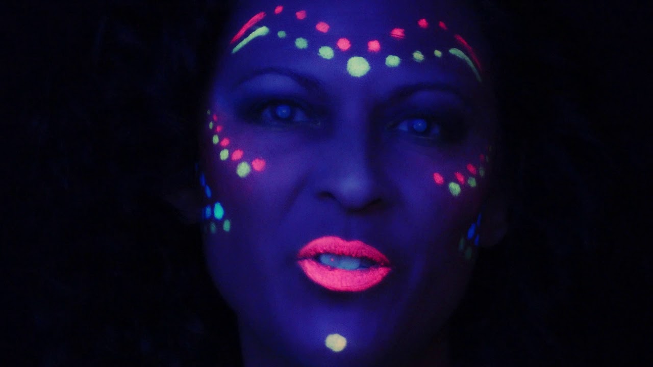 Heyo (Official Video) - YouTube