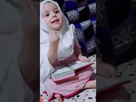 Ablası ezber verirken hatalarını düzelten küçük kızın videosu sosyal medyada viral oldu