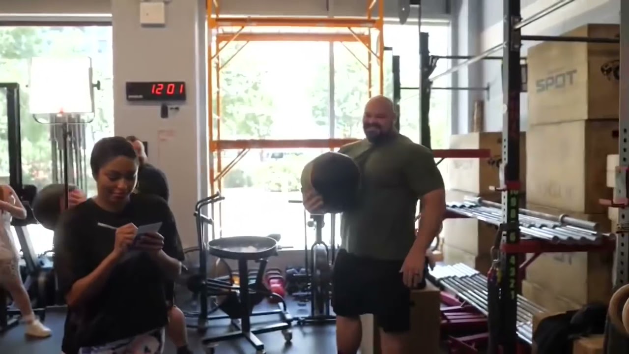 Eddie hall smashes Brian Shaw in the face with a medicine ball ...