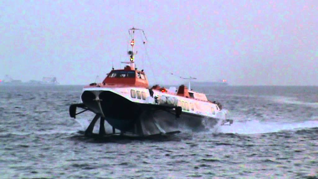 HSW Flying dolphin entering Piraeus port, Greece - YouTube