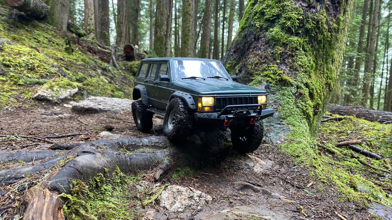TRX4 Jeep Cherokee XJ 4x4-ing - YouTube