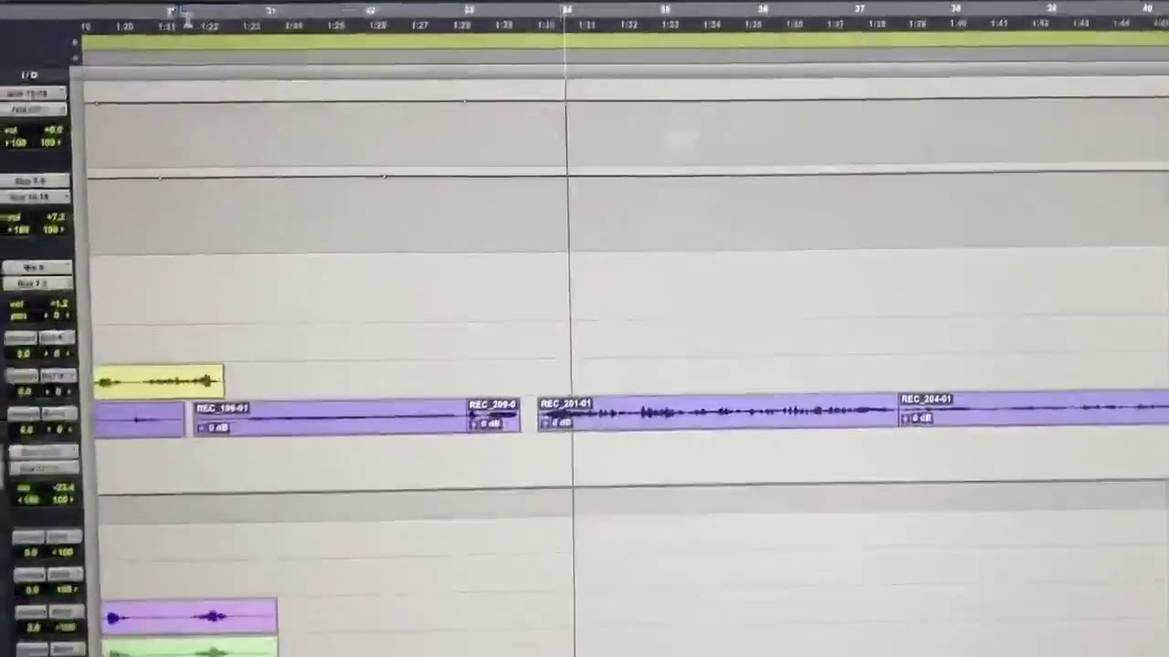 Hoshi messing with the recording at woozi studio? 🤣 - YouTube