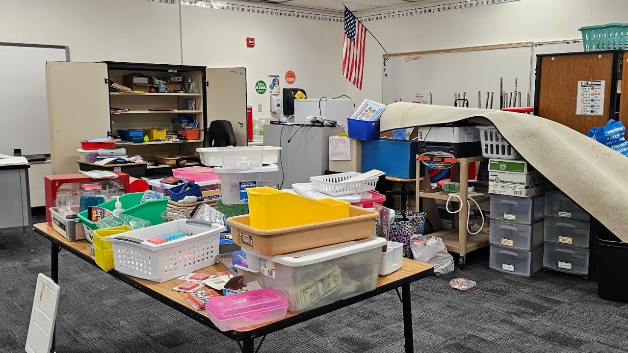 #Day2/3 of organizing my classroom! One thing at a time! #ddwilliamsyt ...