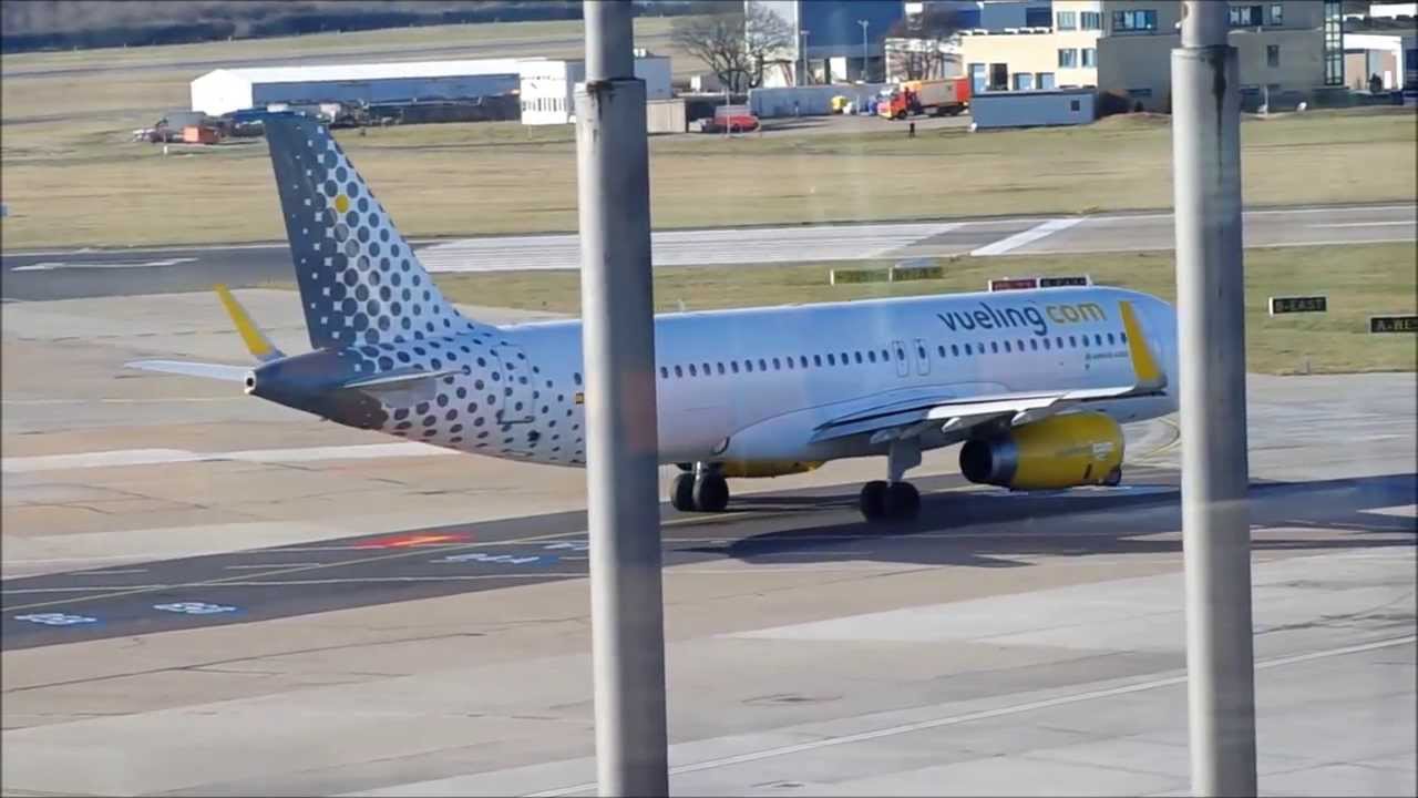 Which one? Vueling A320 SHARKLETS vs. A320 WINGTIPS - YouTube