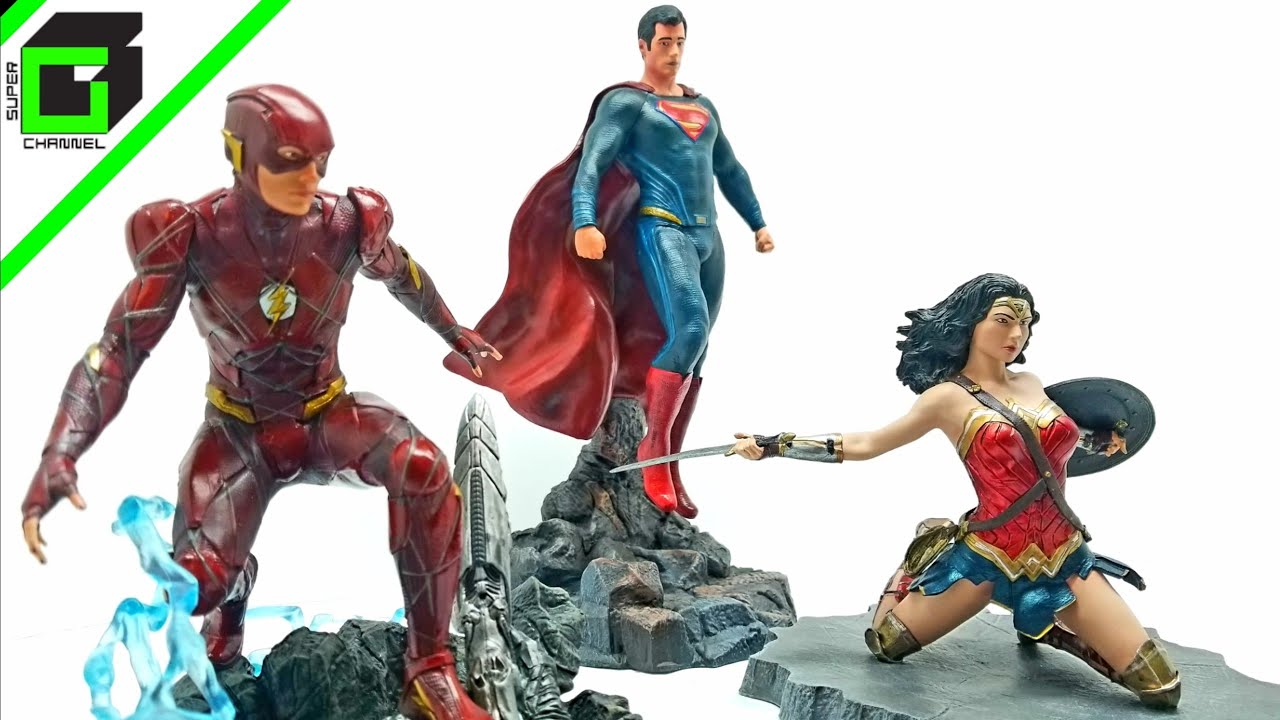 DC Justice League Gallery PVC Statues of Superman, The Flash, & Wonder ...