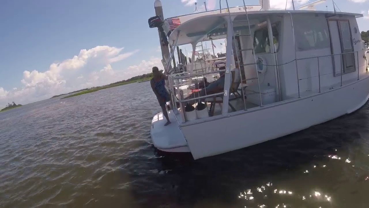 Climb abord "The Rooster," a houseboat on the Intracoastal Waterway ...