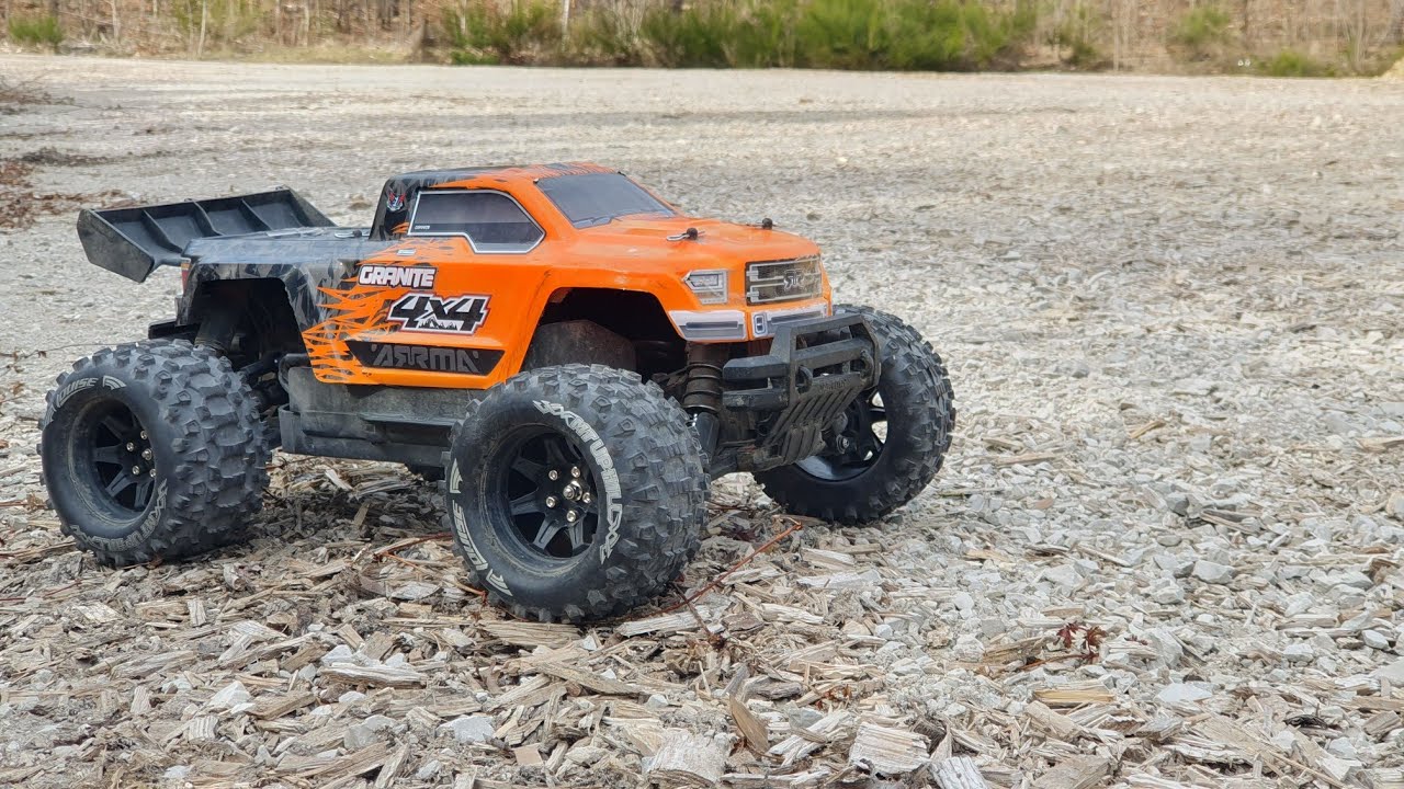 Some jumping and crazy sliding with mit Granite 4x4 3s BLX RC Car - YouTube