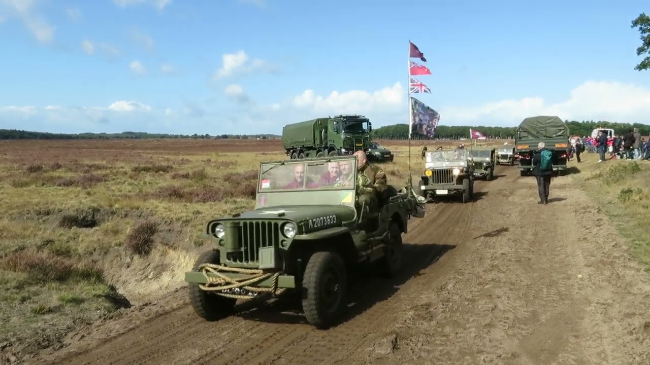 Vertrek van de Airborne Battle Wheels voertuigen vanaf de Ginkelse ...
