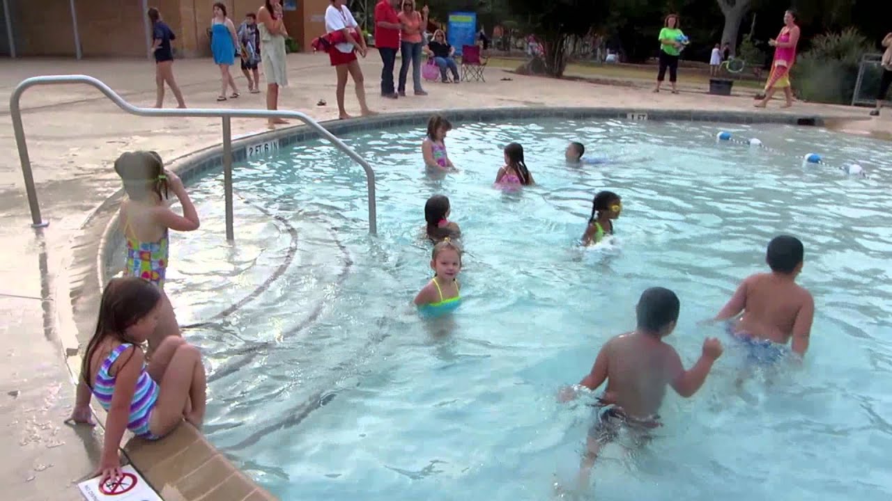 Jill & Evie swimming at Landa Park - YouTube