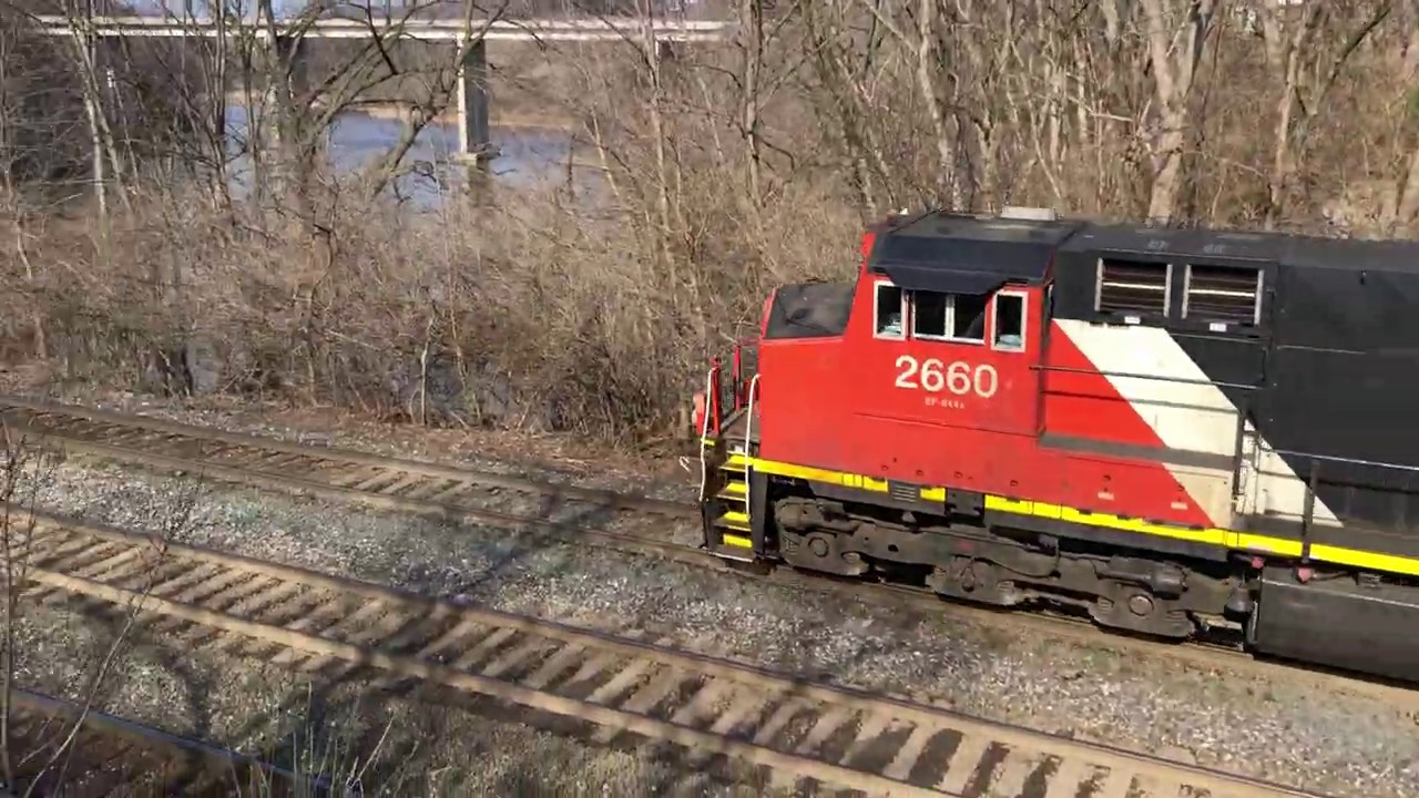 CN Train 385 Bayview junction - YouTube