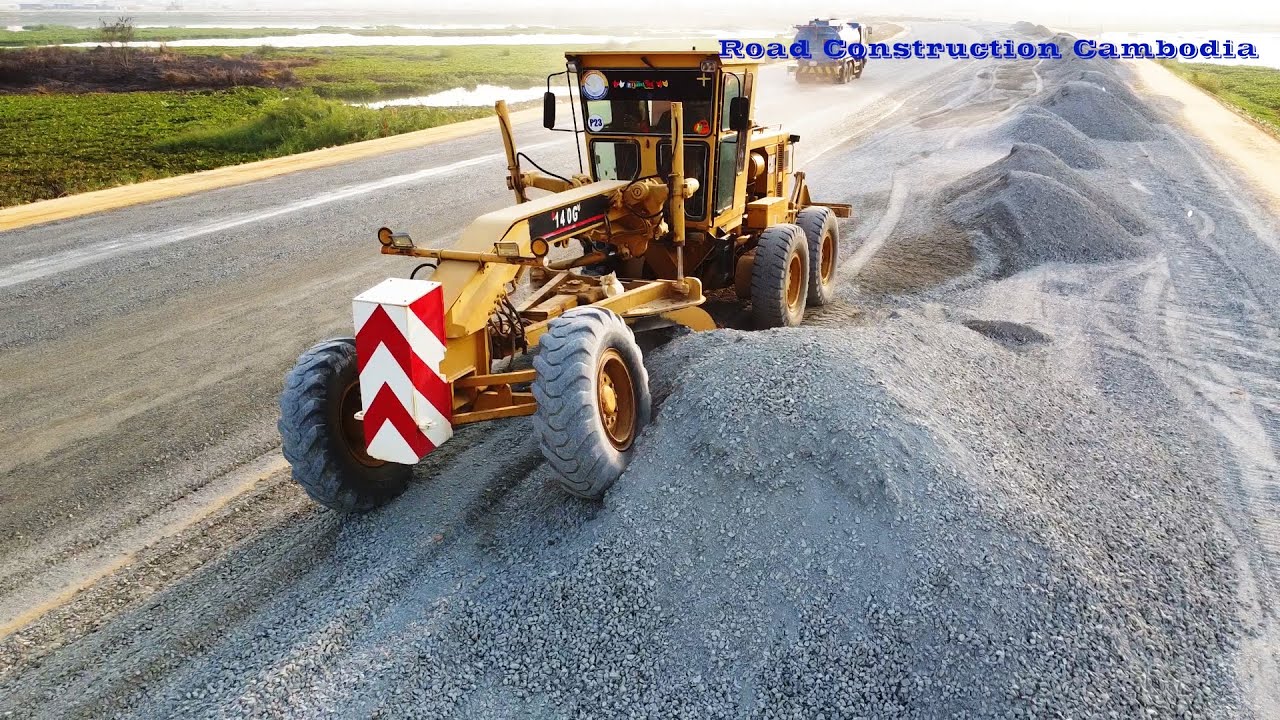 Techniques Operator Motor Grader CAT Mix Gravel With Water And Grading ...