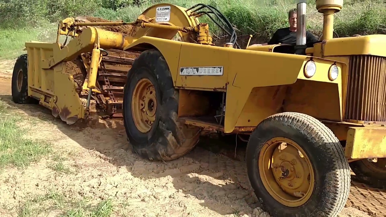 John Deere 840 earth mover - YouTube
