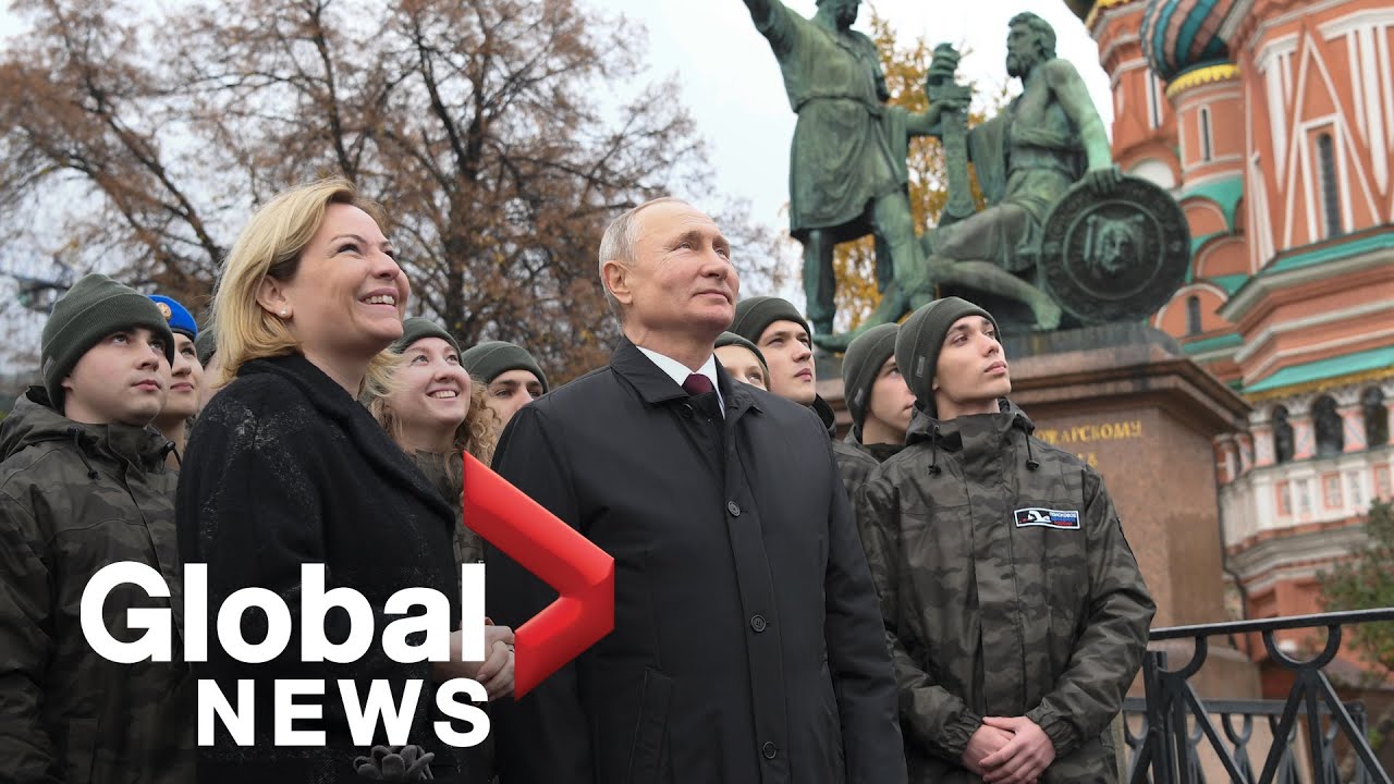 Putin lays wreath on Moscow's Red Square on National Unity Day - YouTube