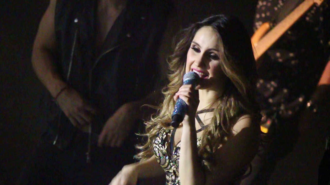 Fuego - Dulce Maria, DM World Tour SP (09/04/2017) - YouTube