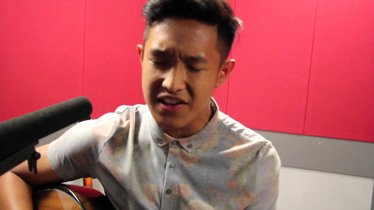 ERAkustik - Senyum (Aziz Harun) - YouTube