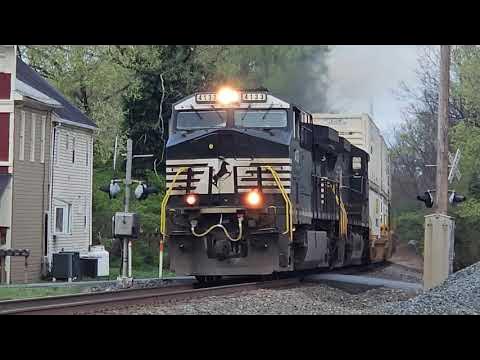 NS 4133 Leads NS 9943 NS 1016 NS 1039 on NS 27A Passing Through in Boyce VA - YouTube