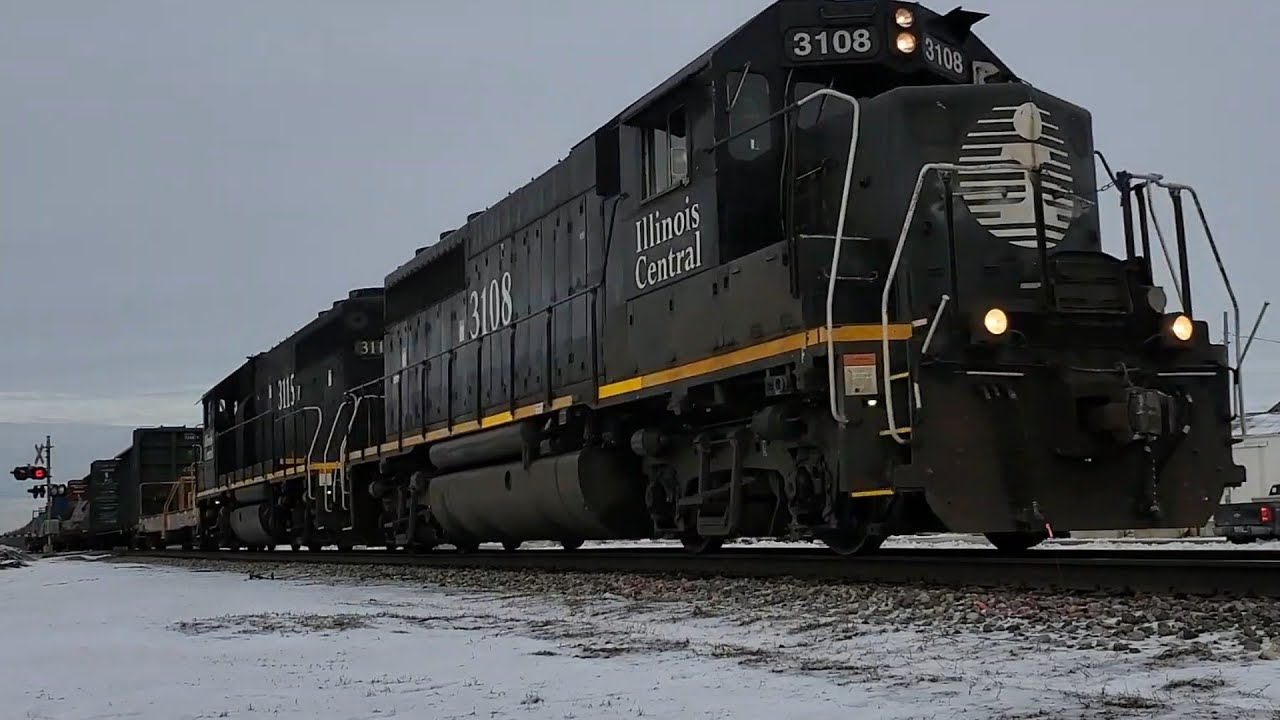 Illinois Central GP40R duo South through Peotone - YouTube