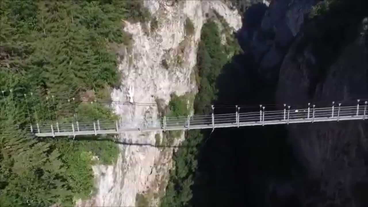 Passerelle à Farinet & La via ferrata Farinetta à Saillon - YouTube